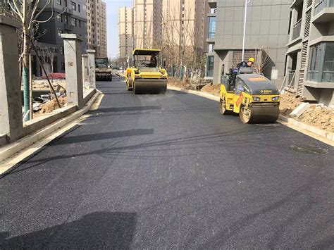 郑州绿地城沥青摊铺 郑州新乡沥青搅拌站建筑垃圾破碎彩色沥青施工郑州沥青道路摊铺柏油马路施工沥青冷补料