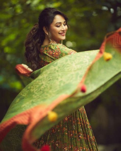 Madhuri Dixit Latest Photos Entertainment News ધક ધક ગર્લનો નવરાત્રી