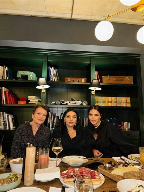 Lela ჩემს ლამაზ დედიკოს დედის დღეს ვულოცავ დიდხანს მინდა გვყავდე დეე ️ ️ ️ Facebook