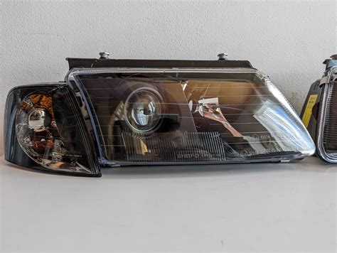 Фарове Пасат Б5 Vw Passat B5 96 00 Тунинг Черни затъмнени Depo с Нови хан • Olx Bg