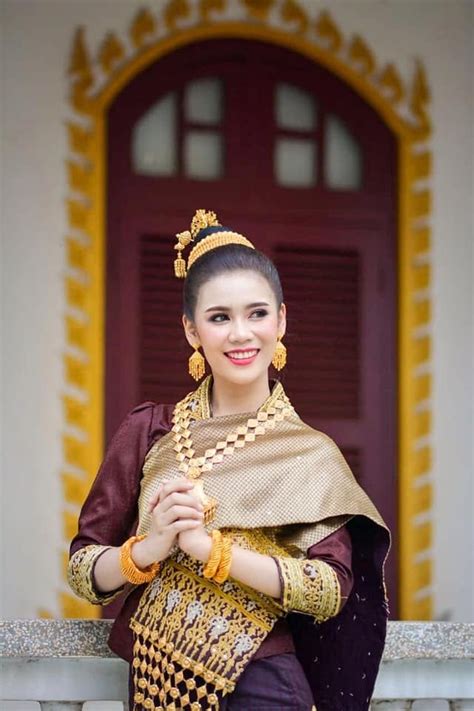 Laos 🇱🇦 Lao Traditional Dress ชุด ผู้หญิงสวย นางแบบ