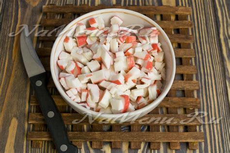 Крабовый салат с кукурузой и сельдереем на Новый Год, рецепт