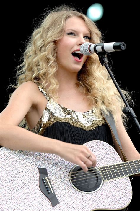 ค้นพบไอเดีย Taylor Swift และ เทเลอร์ สวิฟท์ 140 รายการ ภาพคนดัง