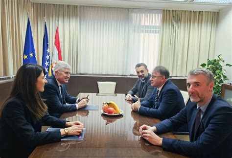 Kriza vlasti i dalje će da traje Čović godinama priča jedno a drugo