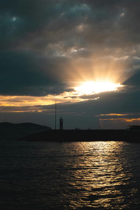 有关傍晚海景 充满活力的天 充满活力的海景 划船 加州 北美 和平 和平的 和平的海洋 圣诞老人 地平線 地標 壯觀