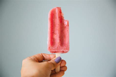 염분과 Popsicle 맛이 가미된 빙과에 대한 스톡 사진 및 기타 이미지 맛이 가미된 빙과 녹기 쥠 Istock