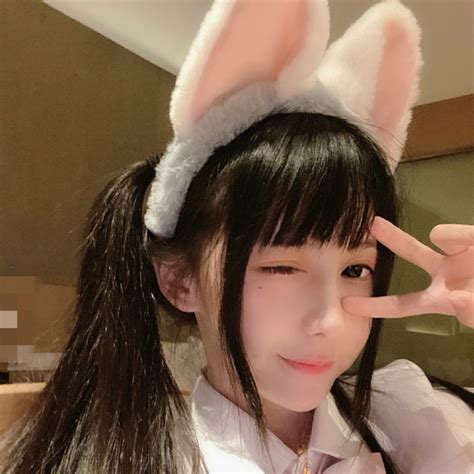 蔡萝莉腿到底有多短？看到与艾比 樱桃合照后，网友：小短腿名副其实腾讯新闻