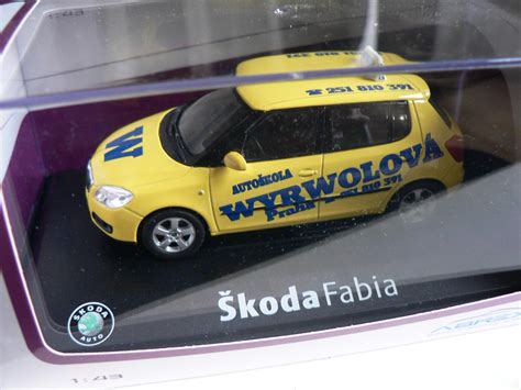 Kovový model Abrex 1 43 Škoda Fabia II Autoškola Wyrwolová nevybalený
