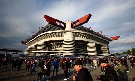 Milan Juve San Siro sold out e super incasso metà stadio sotto i 30