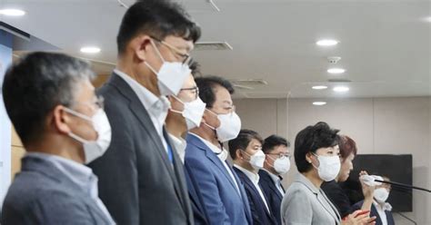 반도체 관련 인재양성 방안 발표하는 박순애 사회부총리