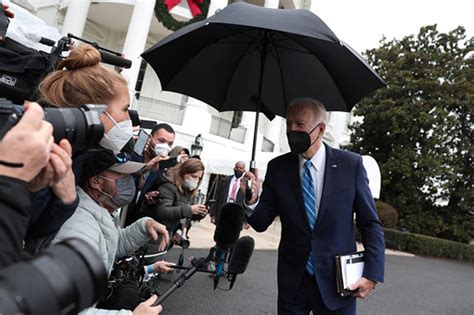 Байден заявив що застеріг Путіна від вторгнення Росії в Україну Збруч