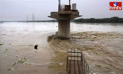 Yamuna River ప్రమాద స్థాయిని దాటి ప్రవహిస్తున్న యమునా అప్రమత్తమైన