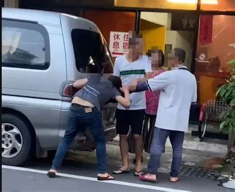 屏東大街驚見女子遭男毆打「抓髮拖行遊街」 旅館業者出面制止反被嗆 Yahoo奇摩汽車機車
