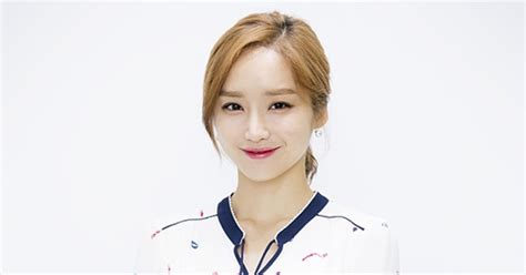 On포토 윤태진 상큼한 미소