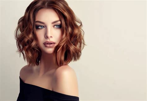 Entdecken Sie neue moderne Bob Frisuren für feines welliges Haar