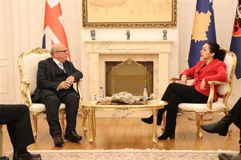 Emisari britanik në Kosovë ka takuar Osmanin Kurtin Bislimin