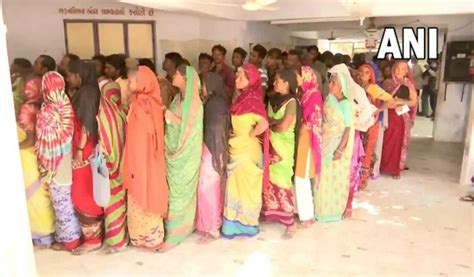 Gujarat Election 2022 Voting गुजरात चुनाव के पहले चरण में वोटिंग ने