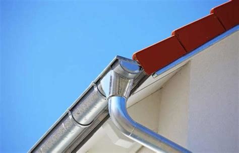 Vinyl Vs Aluminum Vs Steel Gutters Differences Pros And Cons Roofscour