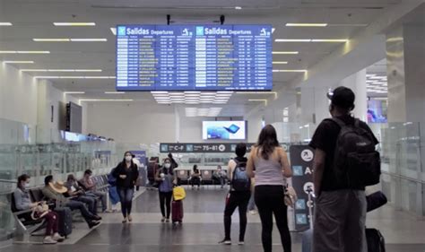 AICM reduce sus vuelos por orden de López Obrador