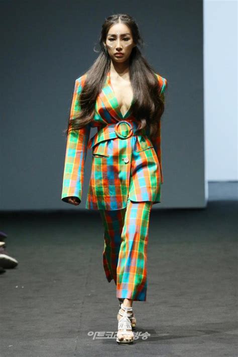 Ak현장 박윤희 디자이너 그리디어스greedilous 패션쇼 2020 Ss 서울패션위크 Ak현장 박윤희 디자이너 그리디어스greedilous 패션쇼 2020 Ss 서울패션위크