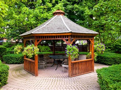 10 Desain Gazebo Depan Rumah Untuk Bersantai
