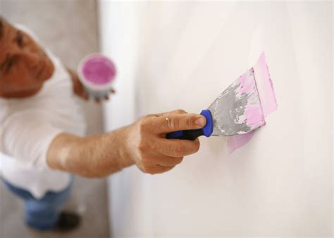 Tips And Tricks For How To Spackle Drywall Seamlessly Manmadediy