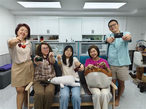 Workshop เครื่องหนัง 👝วันนี้ นักเรียนเก่งมากๆ ผลงานละเอียด เรียบร้อย น่ารัก Good Idea ที่สุด