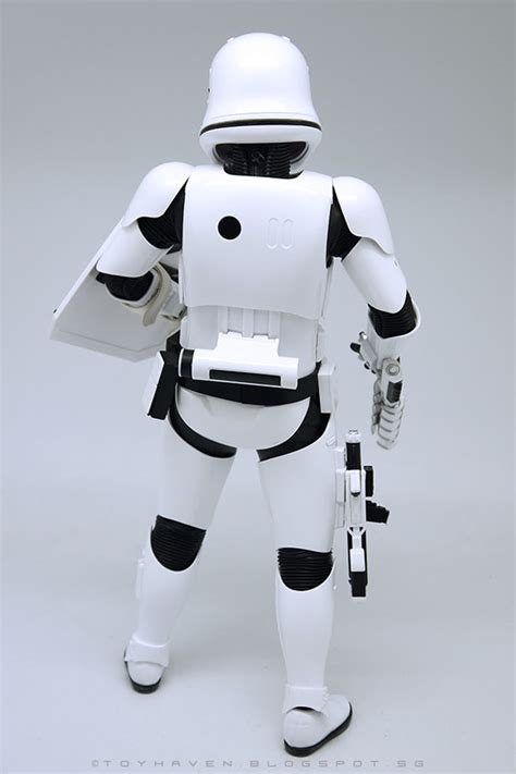 Toyhaven Review 1 Hot Toys Star Wars The Force Awakens 16 Finn