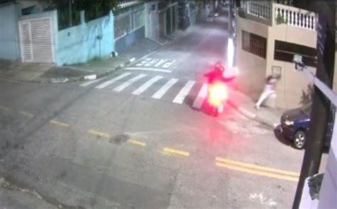 Polícia apreende adolescente por morte de balconista em assalto na