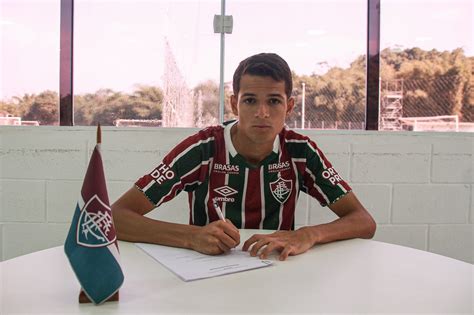 Fluminense Assina Contrato De Jorge Amorim Para O Sub 17 Canal Flu