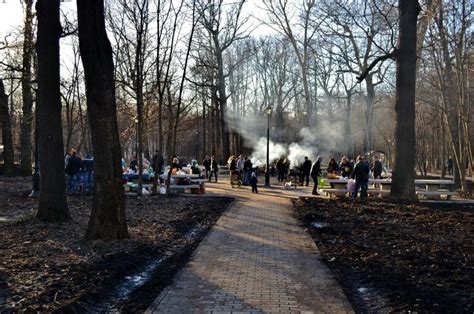 Оборудованная площадка для приготовления шашлыка Москва