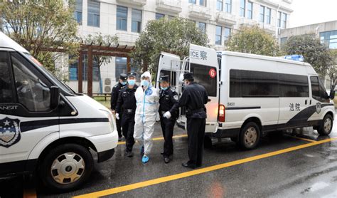 麻城市法院公开开庭审理张明等22人涉恶案被告人