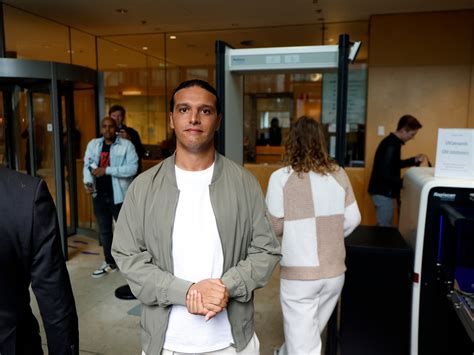 Nieuwe Beelden Ali B Duikt Op Met Opvallend Nieuwe Look