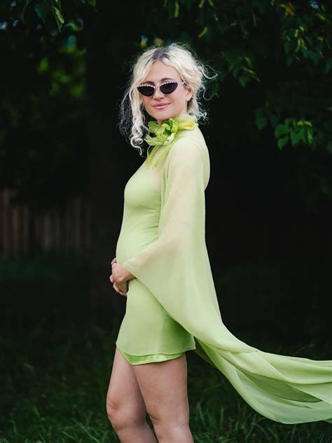 Pixie Lott Nestles Infant Bump Days After Revealing 2nd Pregnancy Ny