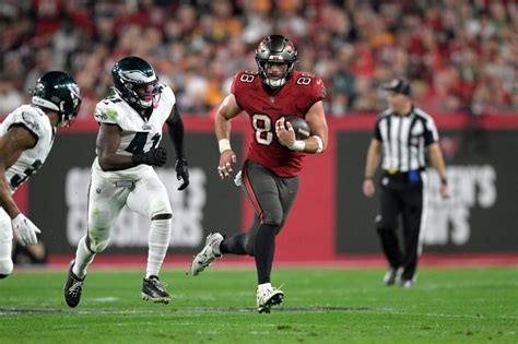 Cade Otton Emerging As A Leader In Bucs Tight End Room Wfla
