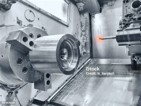 철강 금속 자동차 부품 Cnc 선반에 의해 기계 프로세스를 절단 강철에 대한 스톡 사진 및 기타 이미지 강철 공장 산업 건물 공학 Istock