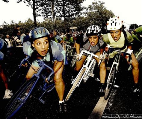 La Troupe De Théâtre Générik Vapeur Propose Un Spectacle Sur Le Thème Du Tour De France à