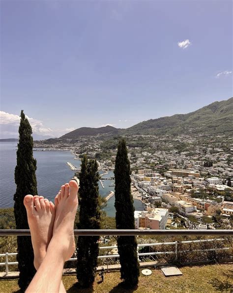 Nicky Kelvins Feet