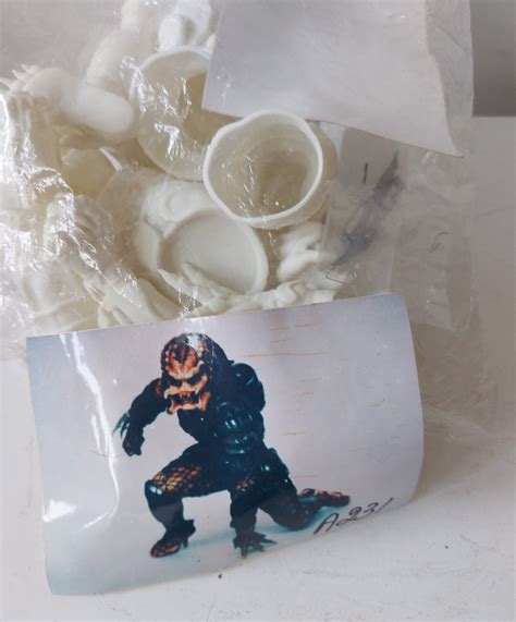 Predator Model Kit A231 Crouching Predator 1 6 Scale Billiken Etsy