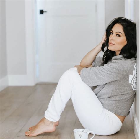 Brie Bella Scrolller