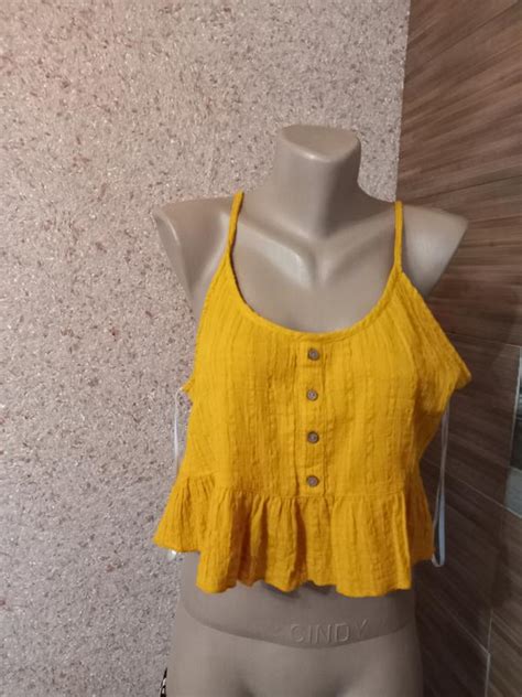 Короткий топ на тонких бретелях — ціна 100 грн у каталозі Топи Купити