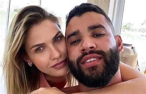 Gusttavo Lima posa a família e filhos chamam a atenção