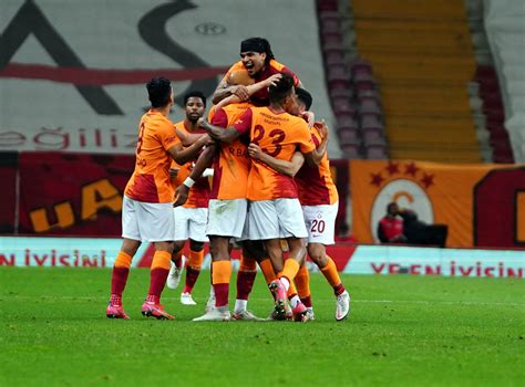 Galatasaray defeats Beşiktaş 3 1 in Istanbul derby breathes life into Fenerbahçe Daily Sabah