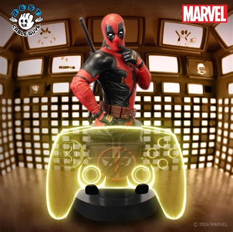 Deadpool Pose Controller And Phone Support 20cm