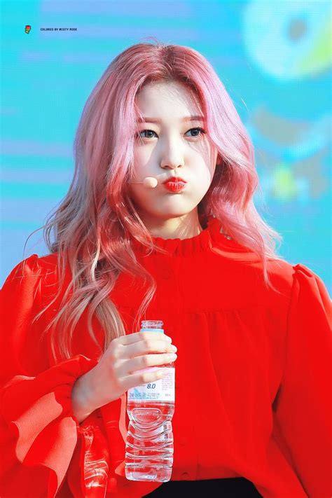 Pin By Seraphyne On Choerry Loona Kpop Girls Girl Korean Girl Groups