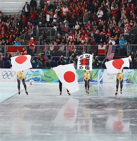 バンクーバー五輪・スピードス：スピードスケート 団体追い抜き 写真特集：2018平昌（ピョンチャン）五輪・パラリンピック：時事ドットコム