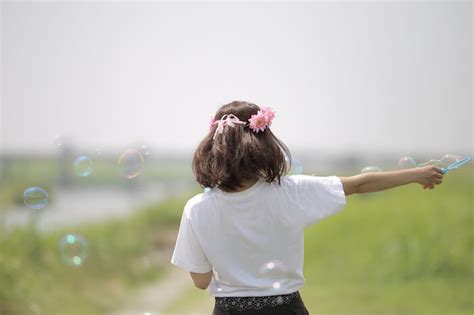 「ねえねえこっち見て？」目立ちたがりな人の8つの特徴 Girlswalker