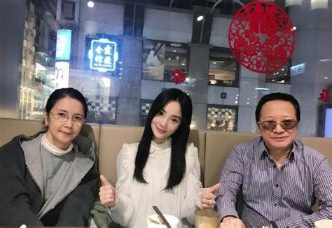 李小璐 夜宿门”事件未了，网友又扒出了璐的母亲，身份不一般 360娱乐，你开心就好