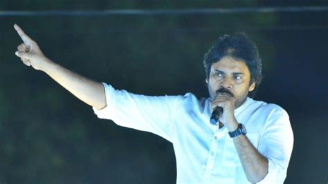 ఢిల్లీకి పవన్ క్లారిటీ ఎన్నికల్లో జరిగేదిదే జగన్ కు కలిసొచ్చేనా