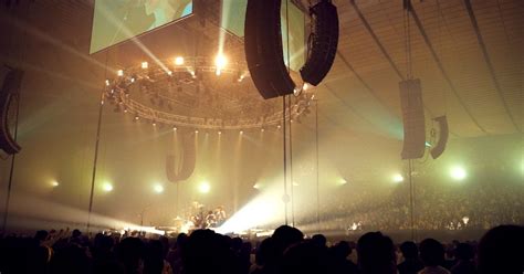 バンド史上初となる360度ステージ！ My Hair Is Bad、新曲「歓声をさがして」ライブ映像公開 The First Times
